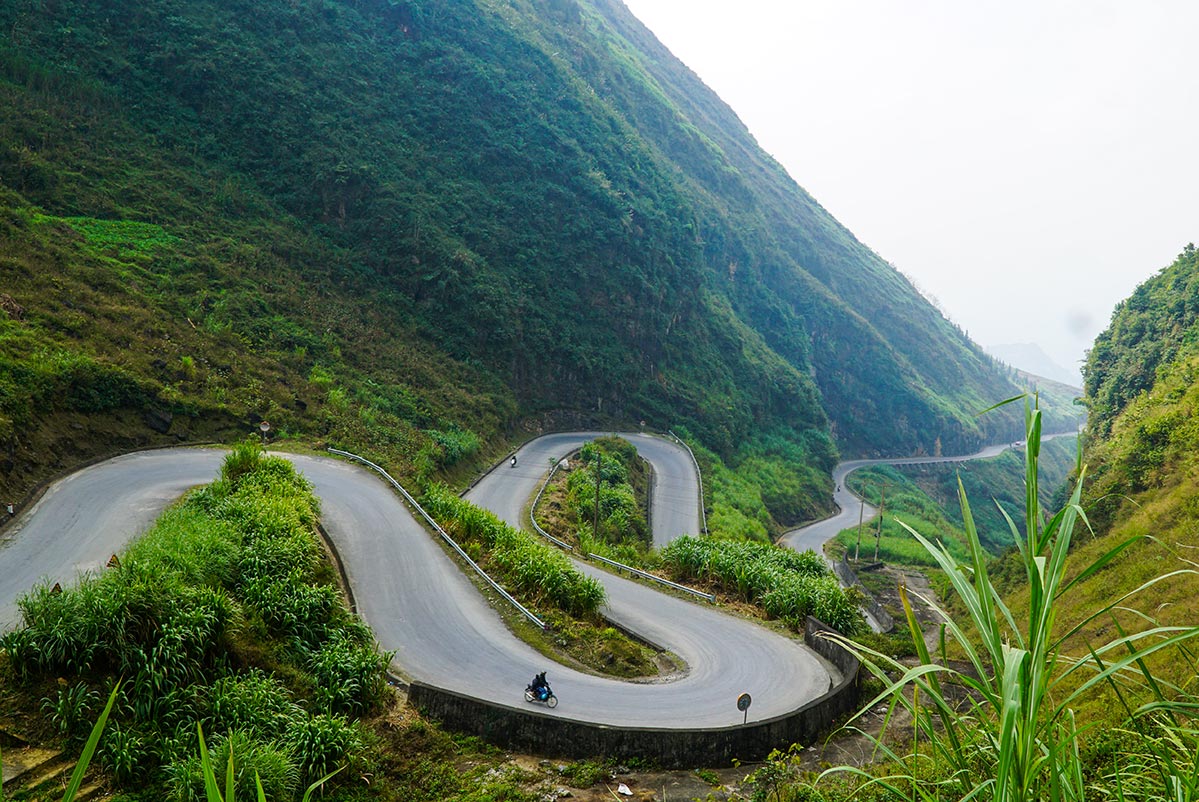 Tham Ma Pass - Ha Giang's iconic s-shaped road - Local Ha Giang